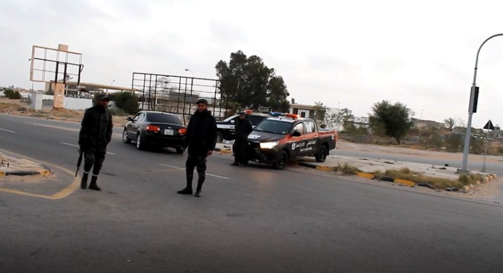 البحث الجنائي سرت ينشر دورياته لتنفيذ قرار حظر التجول – قناة ليبيا